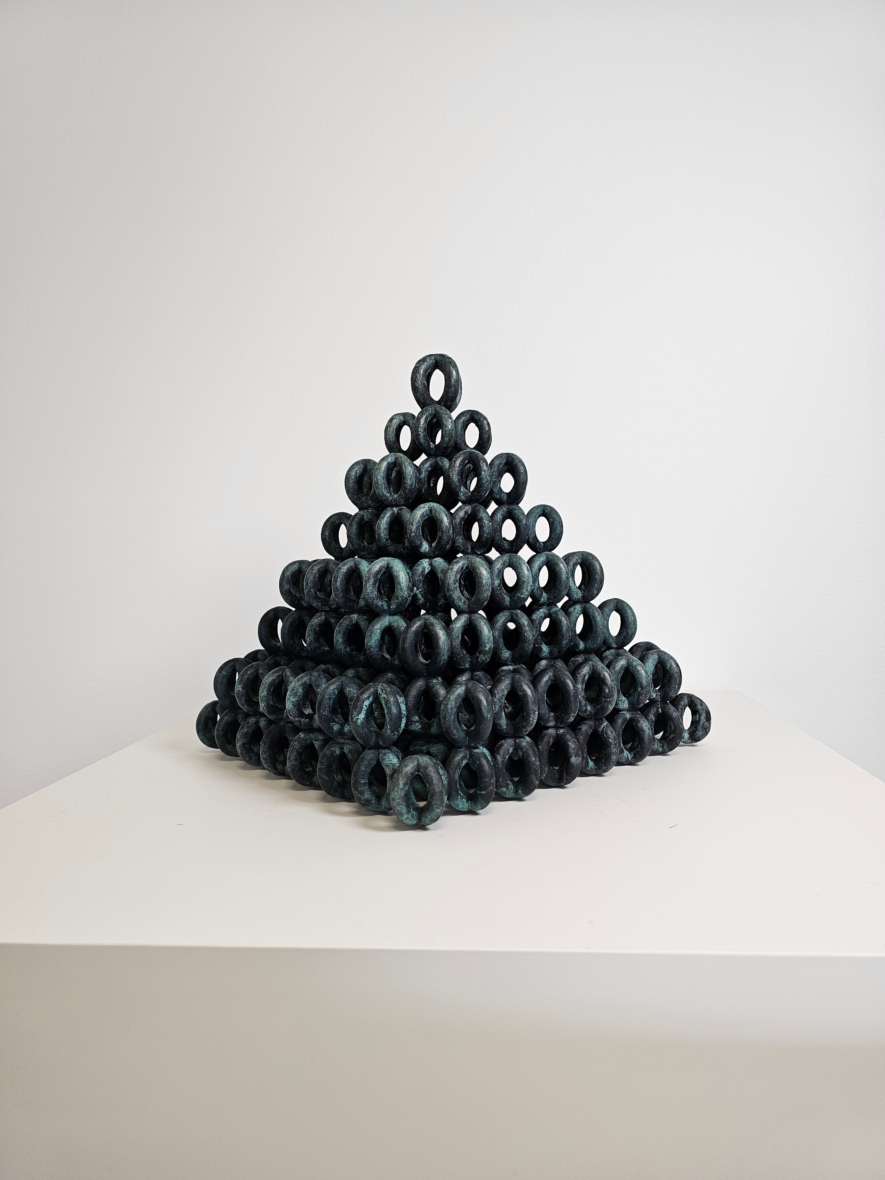 Collection Pyramids Bronze – town.and.concrete